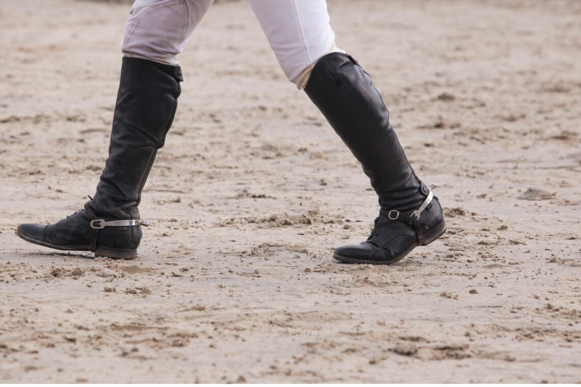 Walking a Show Jumping Course: A Helpful Beginner's Guide - Horse Rookie