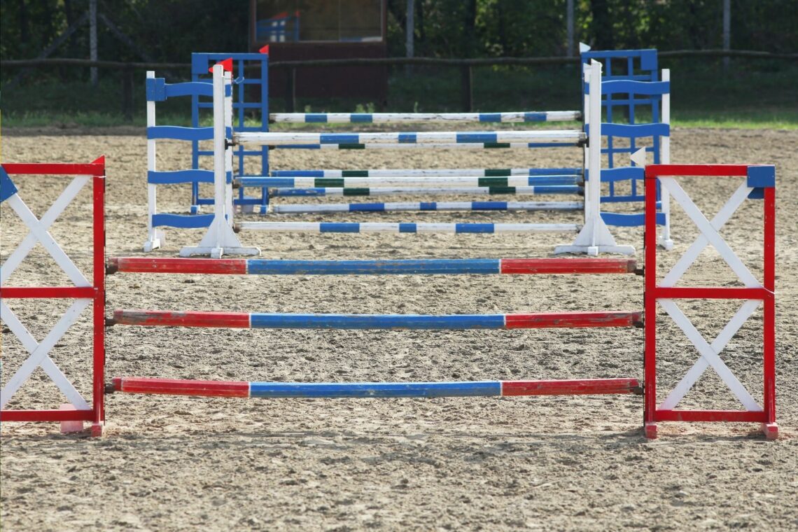 How to Set Up a Show Jump Course for Beginners - Horse Rookie